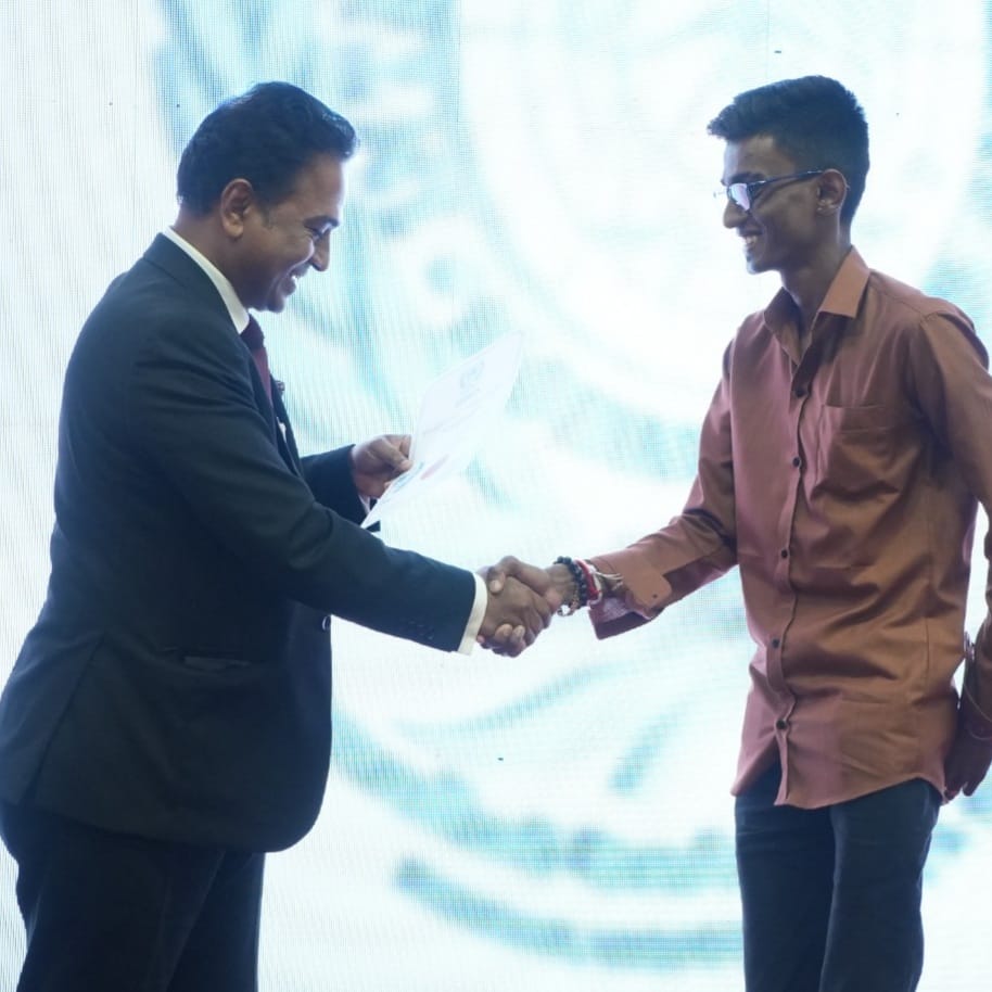 About Me - Dinuka D. Kirindage